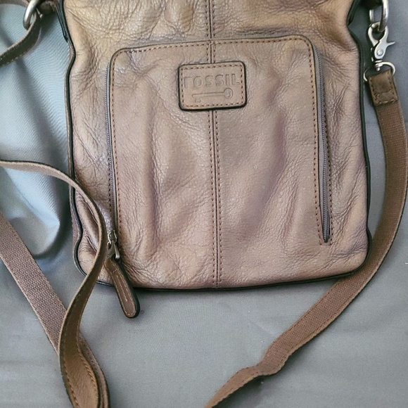 Fossil | Bags | Fossil Crosstown Crossbody Organizer Leather Purse ...